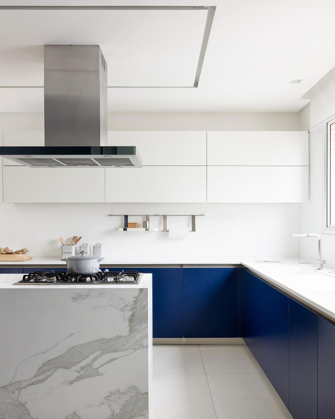 30 cozinhas decoradas para quem é apaixonado por azul