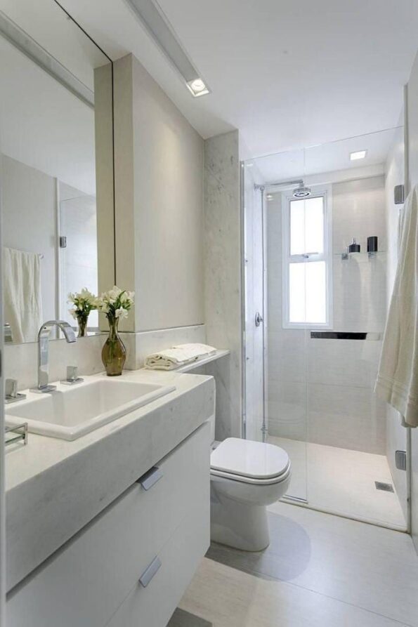 Banheiro branco: 75 ideias de decoração possíveis de ter em casa