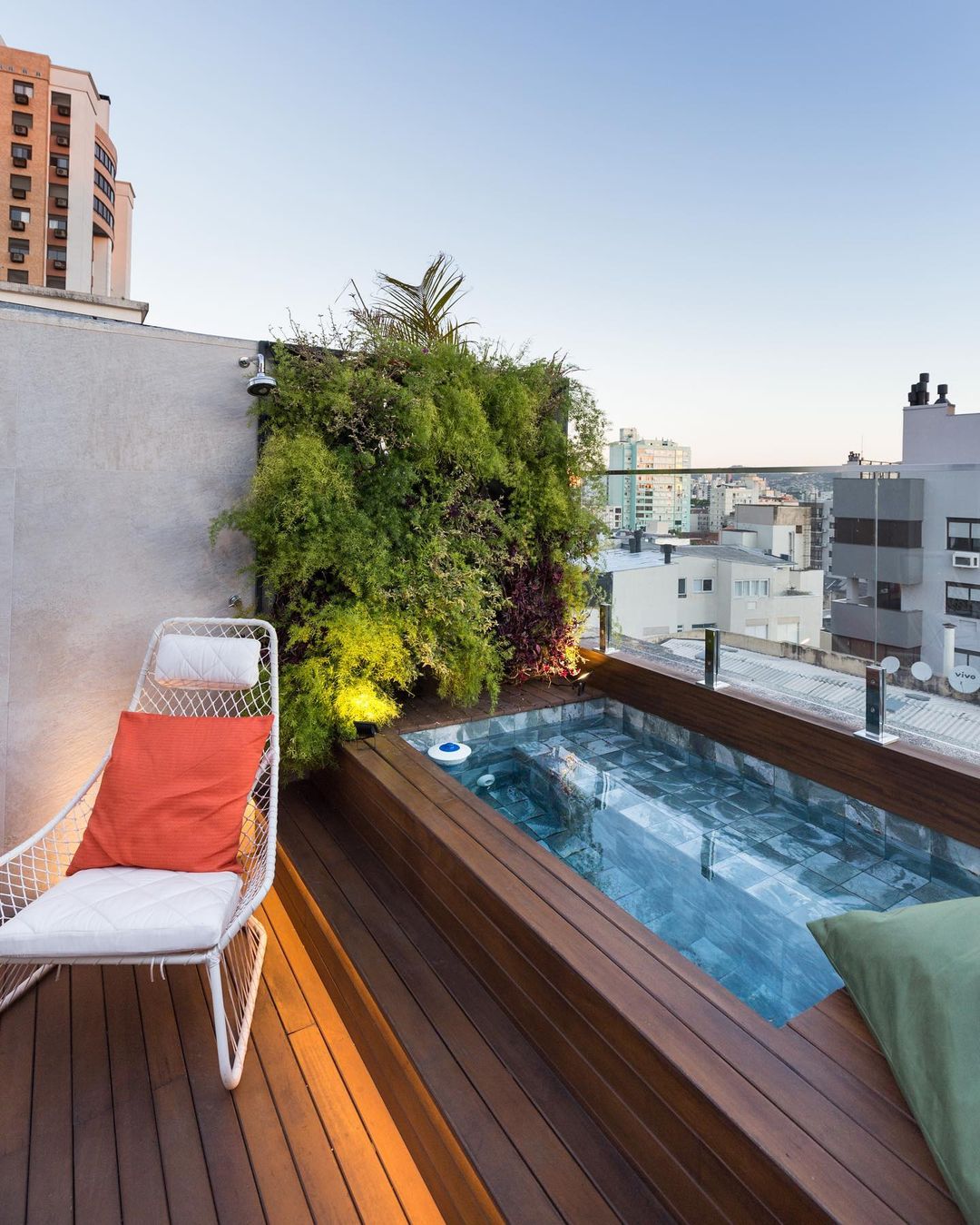 Piscinas pequenas: 50 projetos que se encaixam no seu espaço