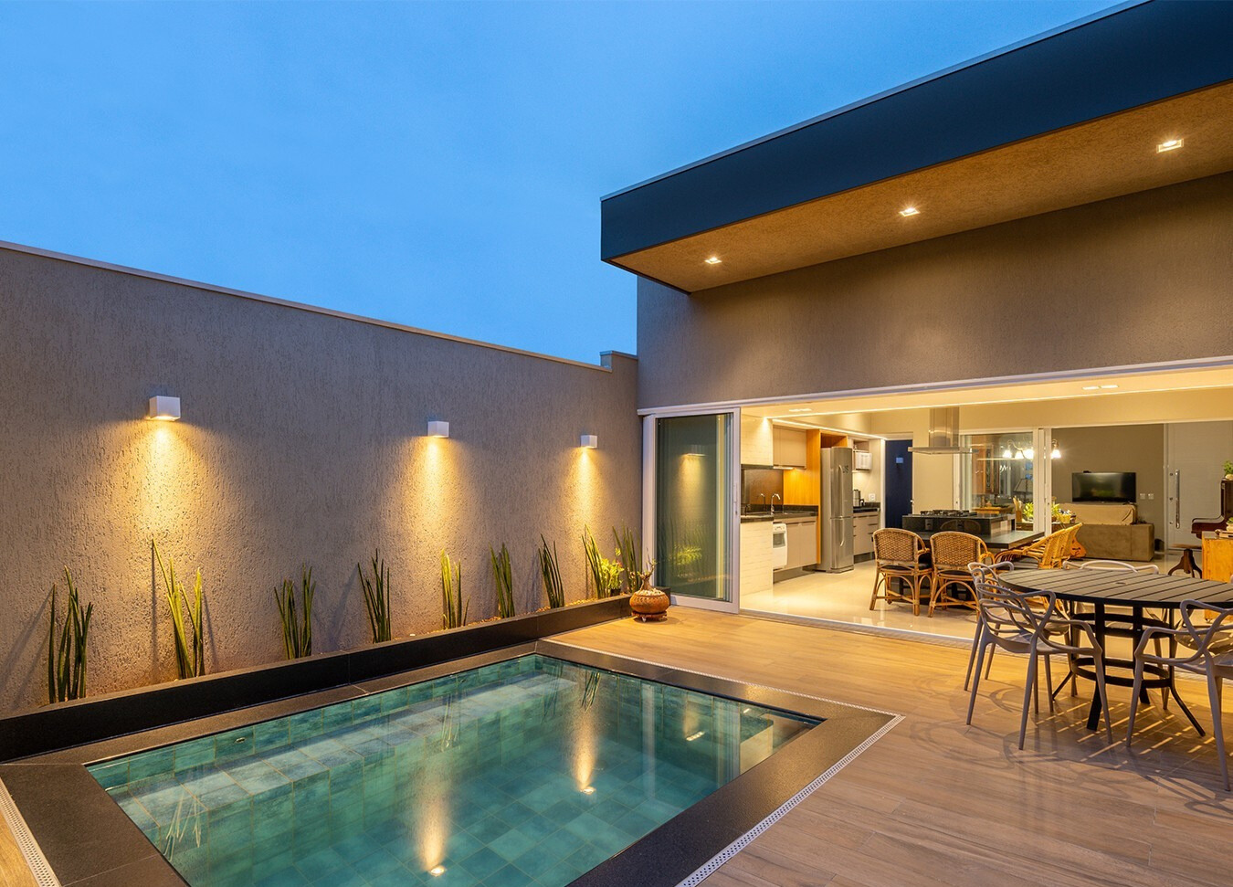 Área de lazer com piscina: 60 ideias para você se inspirar