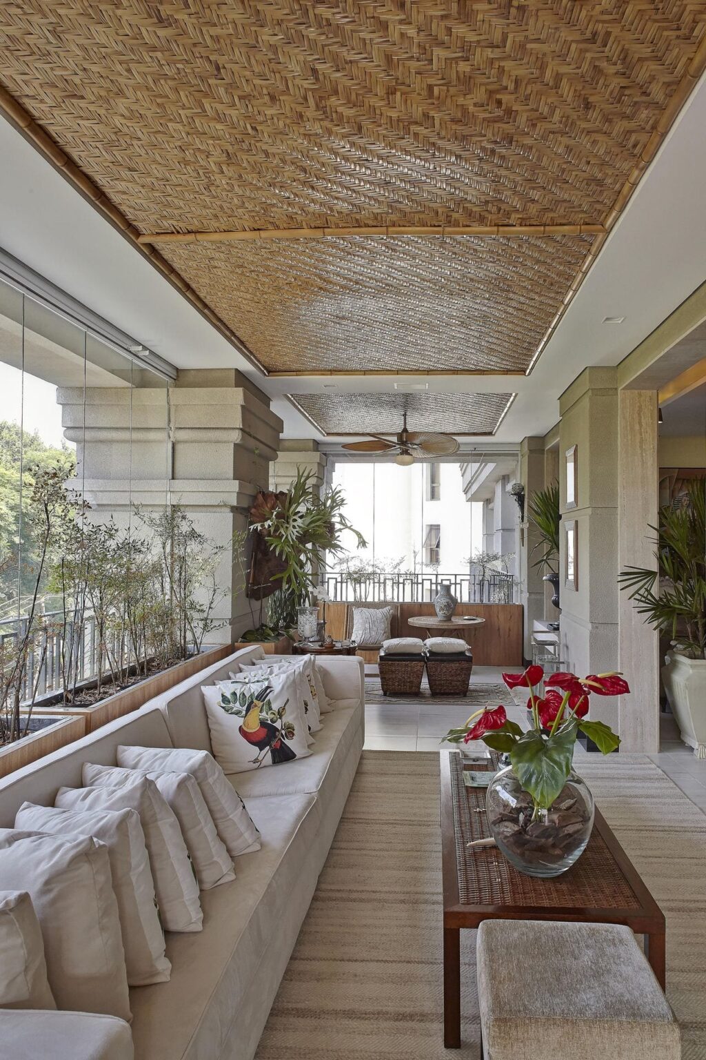 Teto decorado: fotos de projetos para adotar a tendência