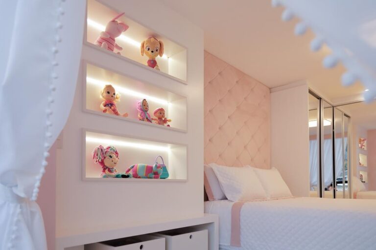 Quarto rosa: 75 fotos que vão inspirar uma decoração delicada