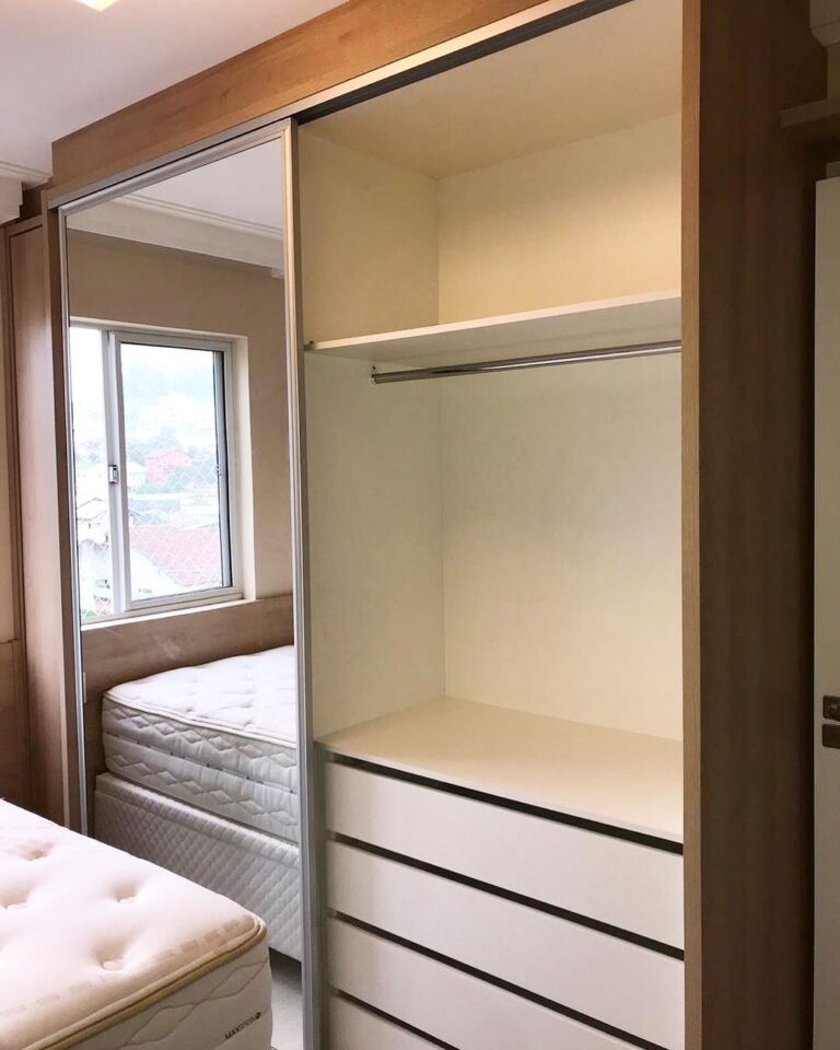 Guardar-roupa planejado: vantagens, preços e modelos