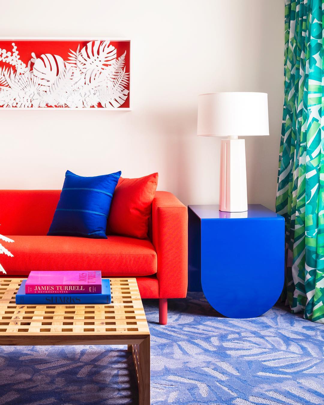 Azul royal: Significado + 75 ideias para usar o tom nos ambientes