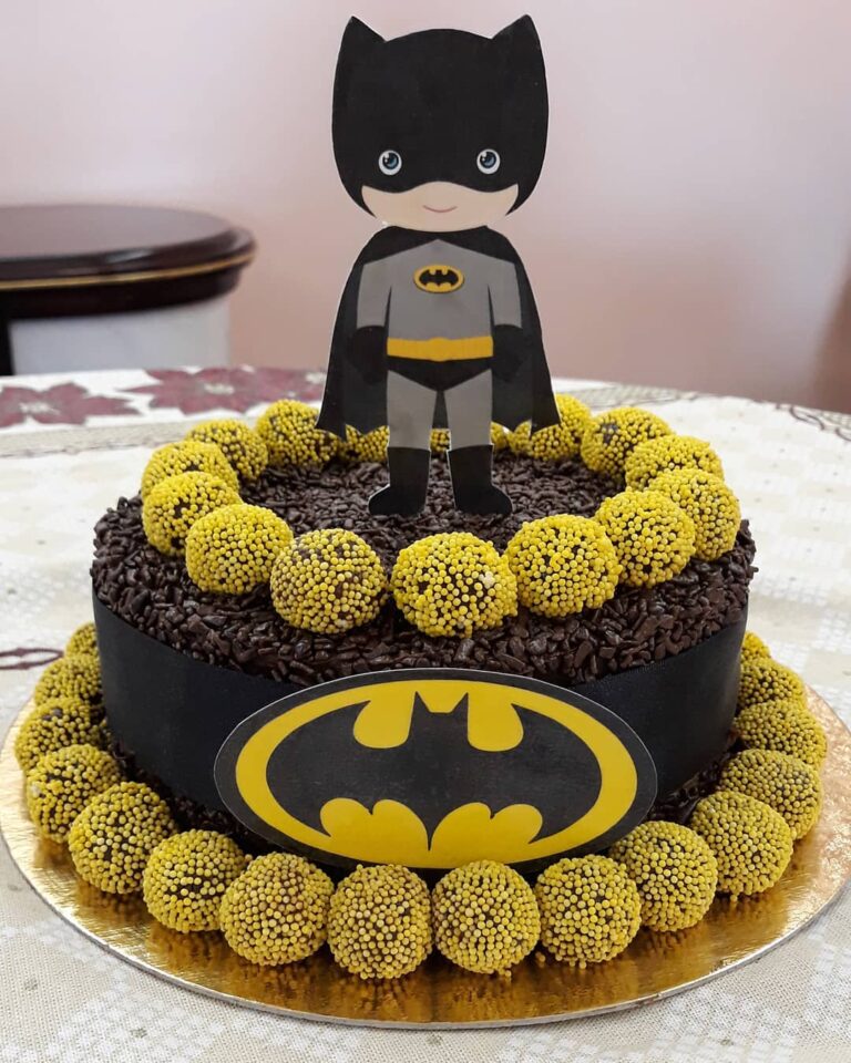 Bolo do Batman: 50 ideias originais para arrasar em sua festa