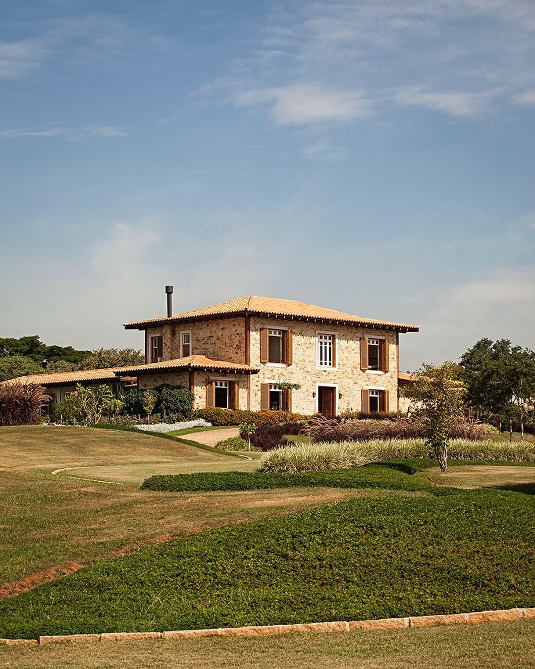 Casa rústica: 60 fotos para se inspirar nesse estilo natural