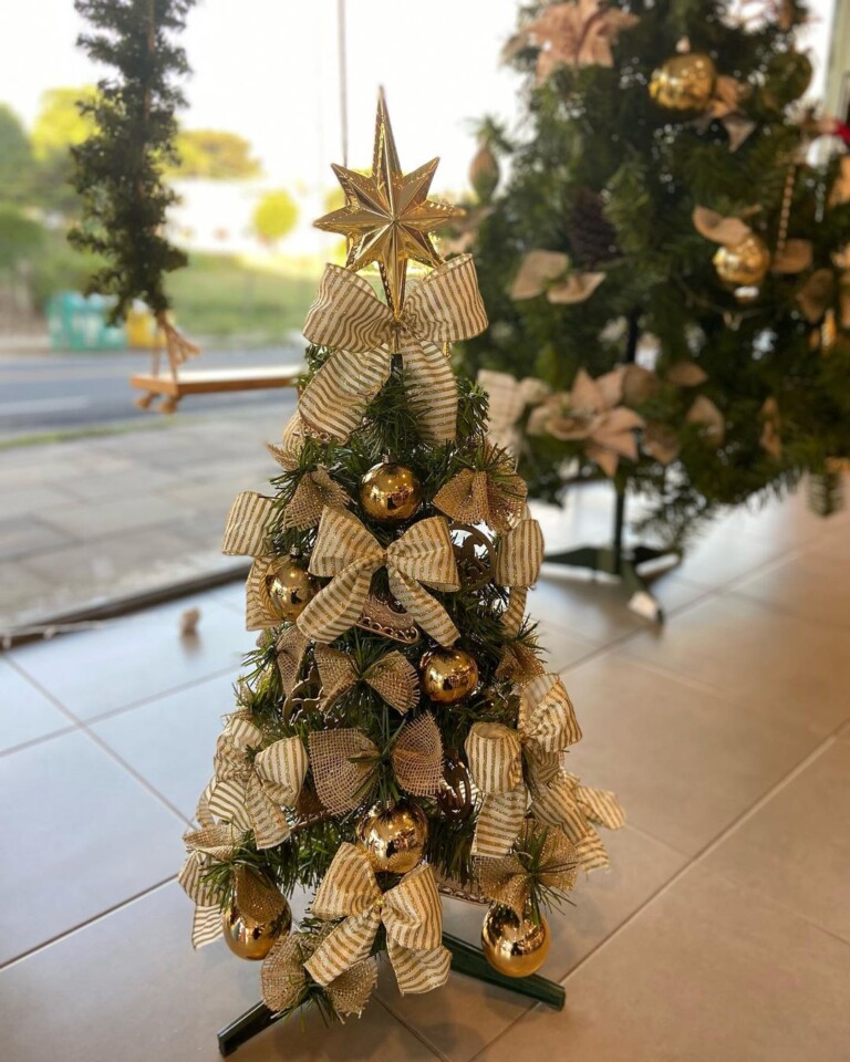 Árvore de Natal Pequena decorada: 51 ideias se inspirar