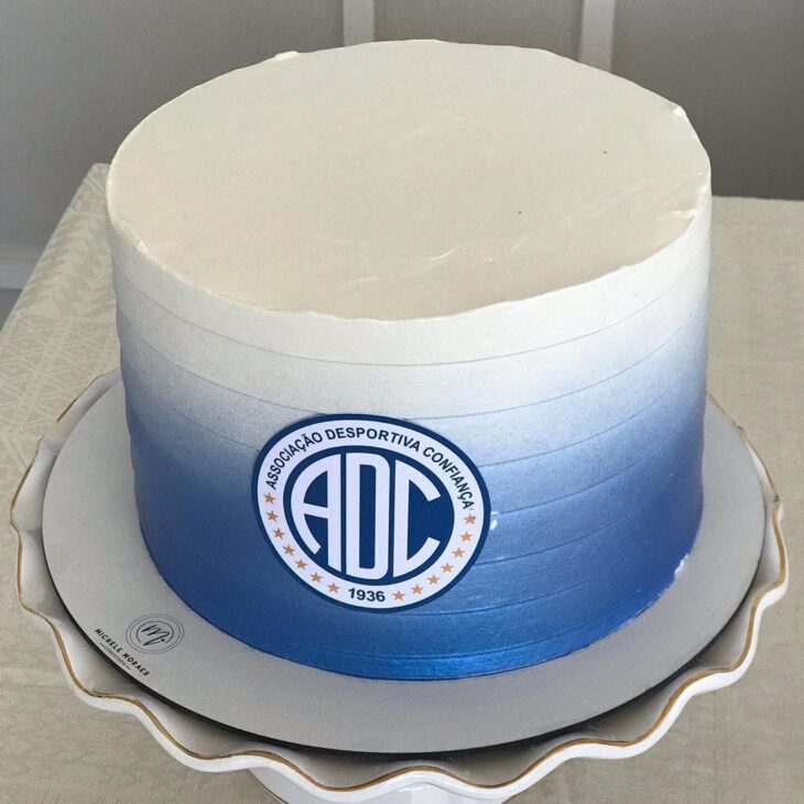 Bolo azul: 90 ideias criativas que são de lamber os beiços