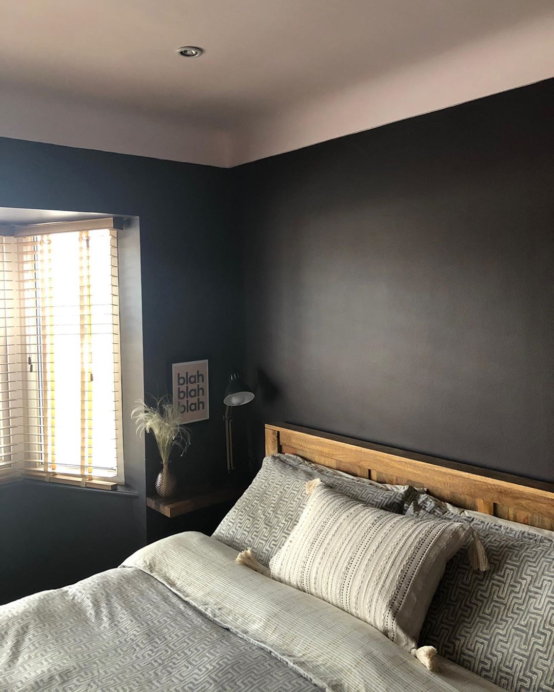 Cinza chumbo: 20 ambientes INCRÍVEIS decorados com a cor