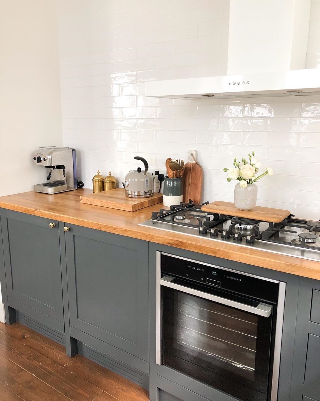 Cinza chumbo: 20 ambientes INCRÍVEIS decorados com a cor