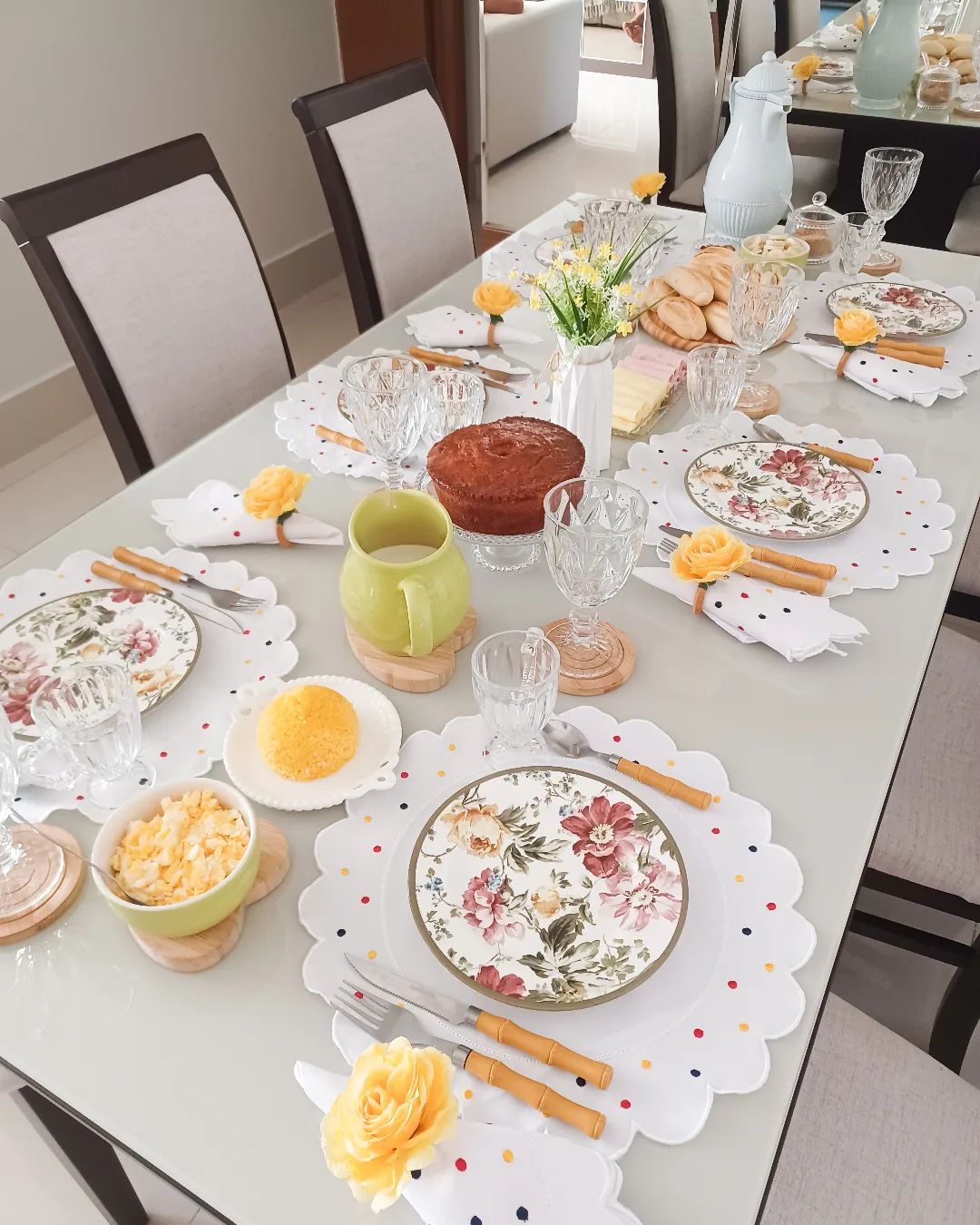 Mesa de café da manhã: o que servir, 9 dicas + 35 ideias
