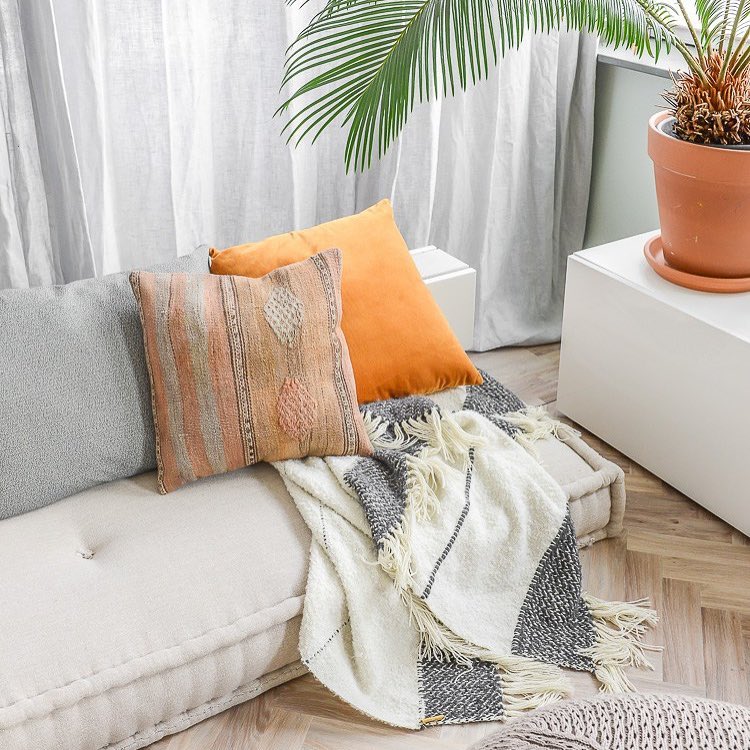 Almofada futon: 40 FOTOS + passo a passo para decorar a casa toda