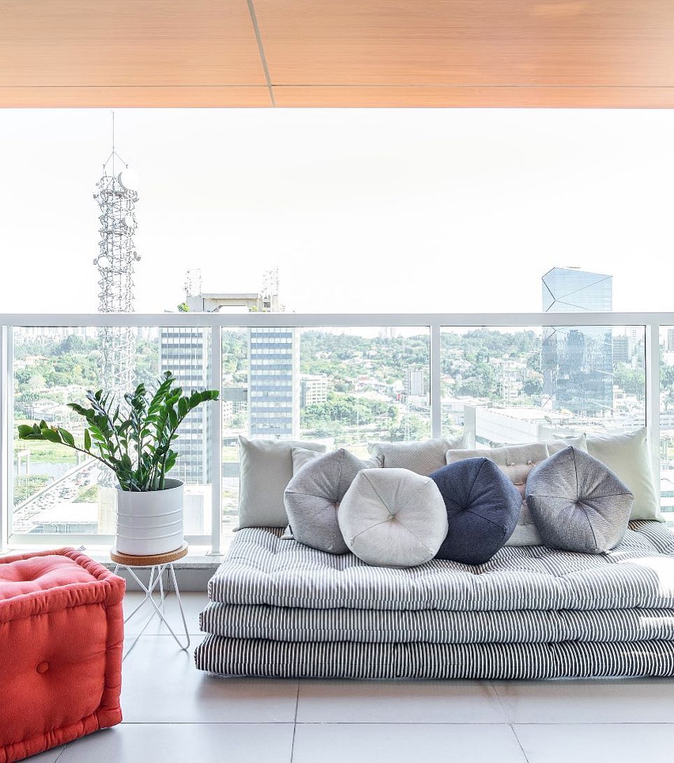 Almofada futon: 40 FOTOS + passo a passo para decorar a casa toda