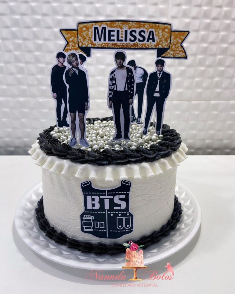 Bolo do BTS: 70 doces cheios de referências ao grupo e ao BT21