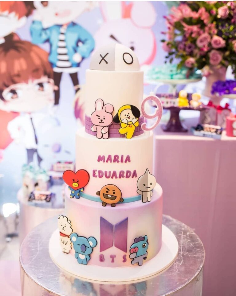 Bolo do BTS: 70 doces cheios de referências ao grupo e ao BT21