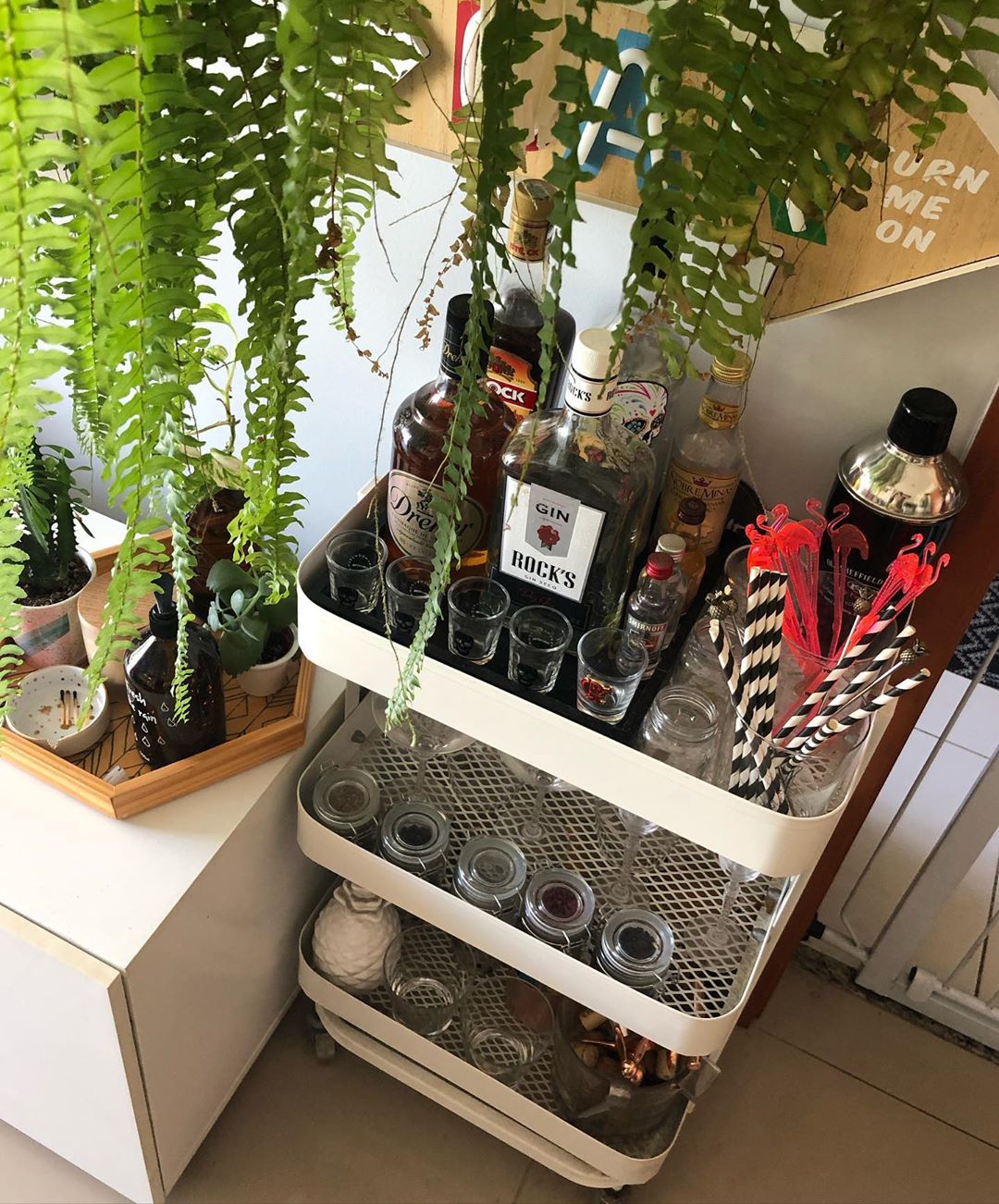 Minibar: 20 inspirações para criar esse cantinho em casa