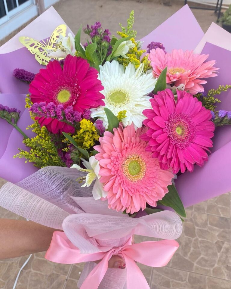 Gérbera: significado, como cuidar e 40 ideias de arranjos [FOTOS]