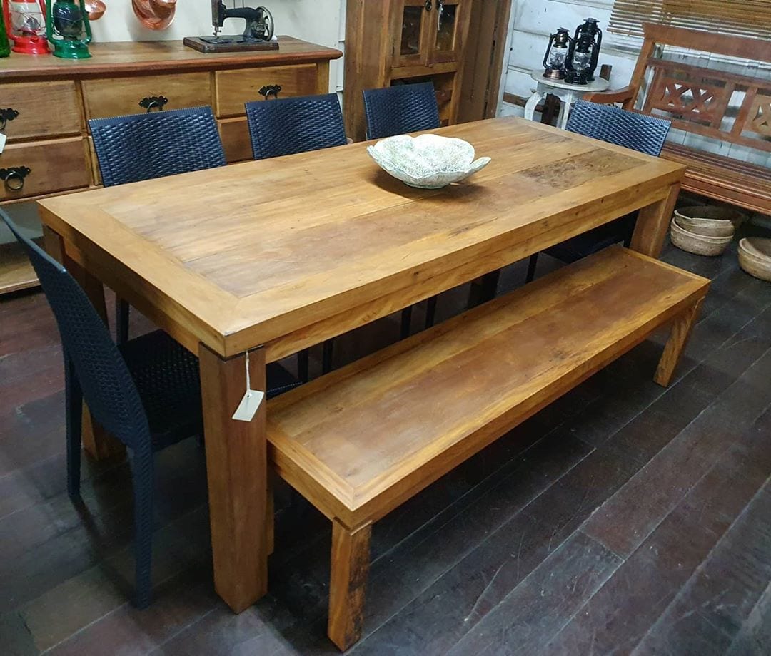 Mesa com banco: 30 ideias para quem quer fugir do tradicional