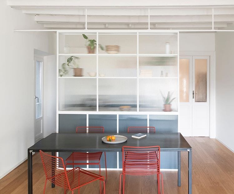 Divisória de vidro: 40 inspirações para organizar ambientes