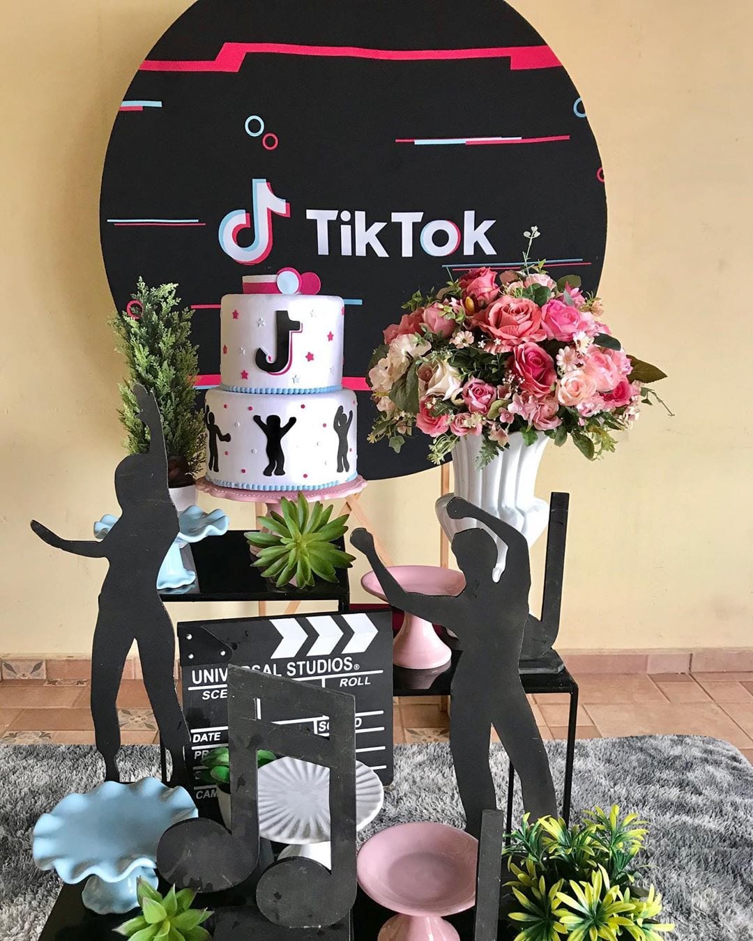 Festa Tik Tok: 20 fotos para você se inspirar e copiar + tutoriais