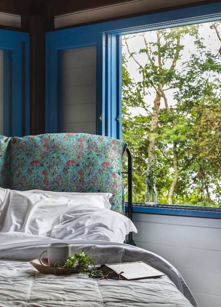 Quarto rústico: 80 decorações que vão te impressionar pelo estilo