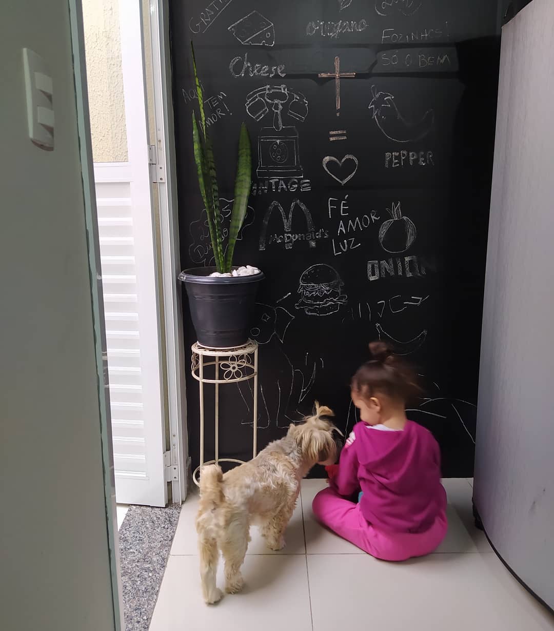 Tinta lousa: como usar + 70 ideias para escrever nas paredes