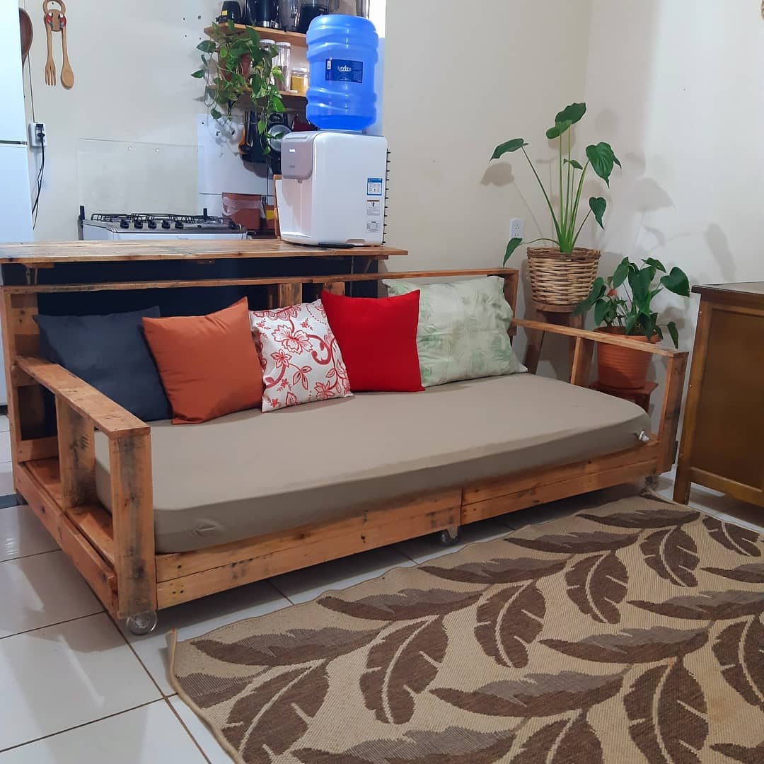 Sofá rústico: 60 modelos para trazer rusticidade ao seu ambiente