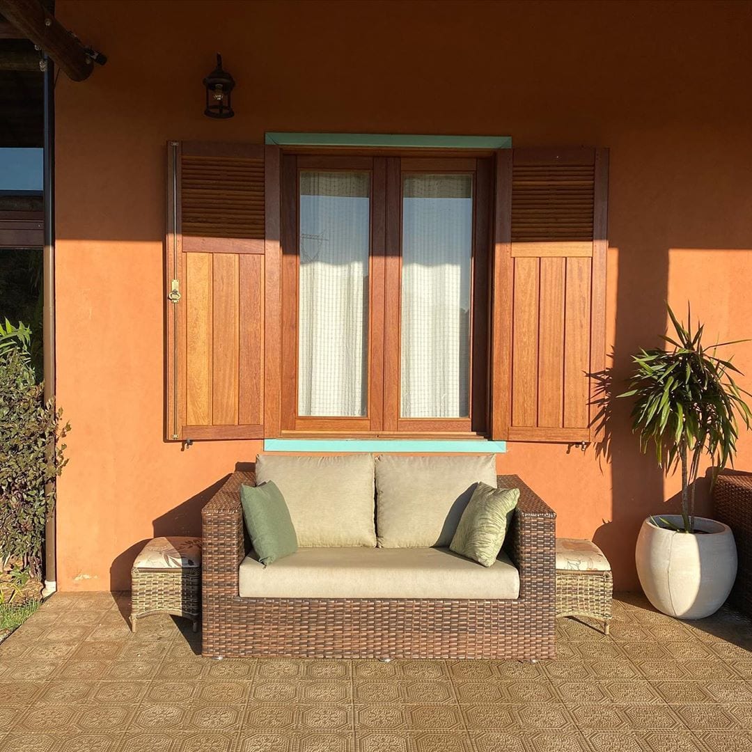 Sofá rústico: 60 modelos para trazer rusticidade ao seu ambiente