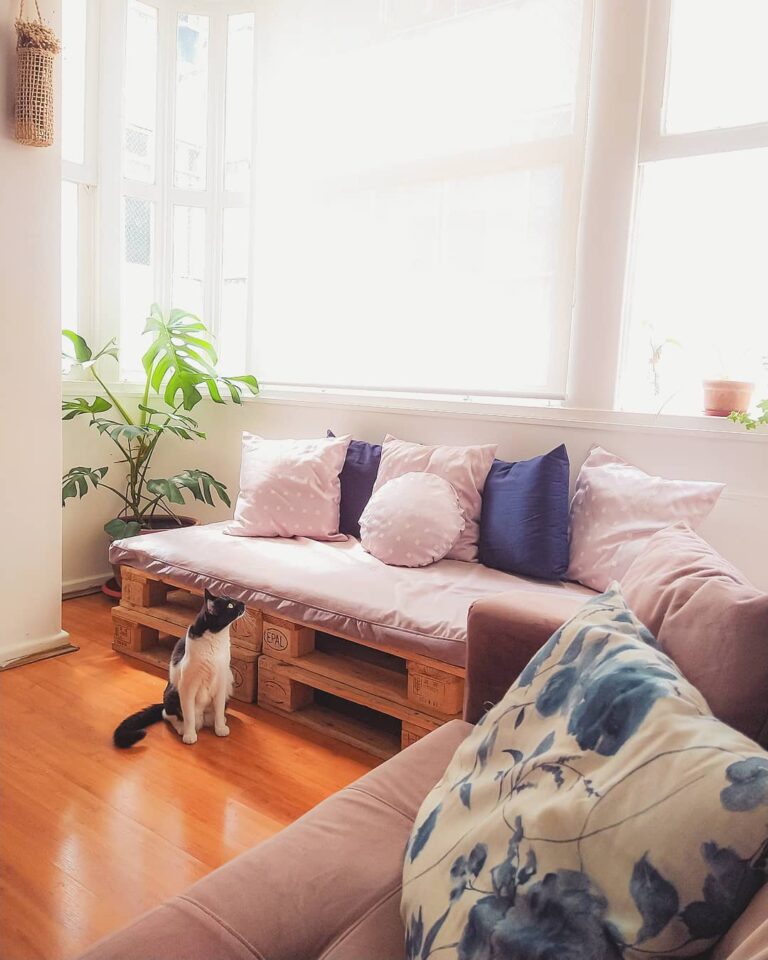 Sofá rústico: 60 modelos para trazer rusticidade ao seu ambiente