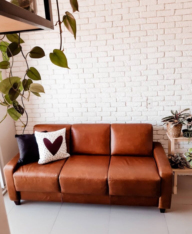 Sofá rústico: 60 modelos para trazer rusticidade ao seu ambiente