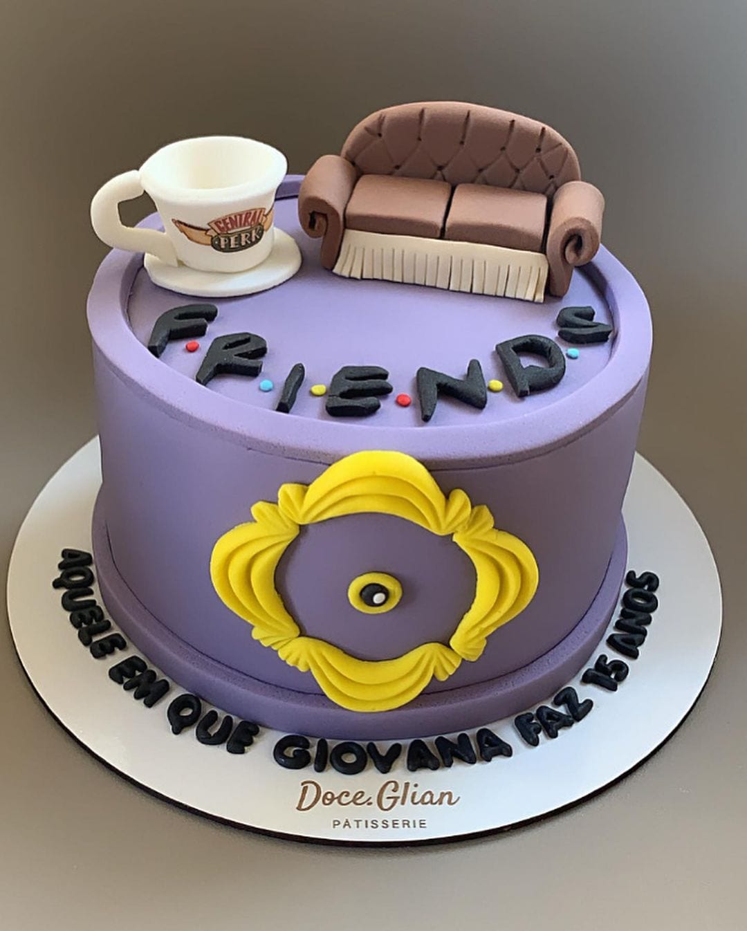 Bolo Friends: 30 inspiraçoes lindas e com detalhes surpreendentes