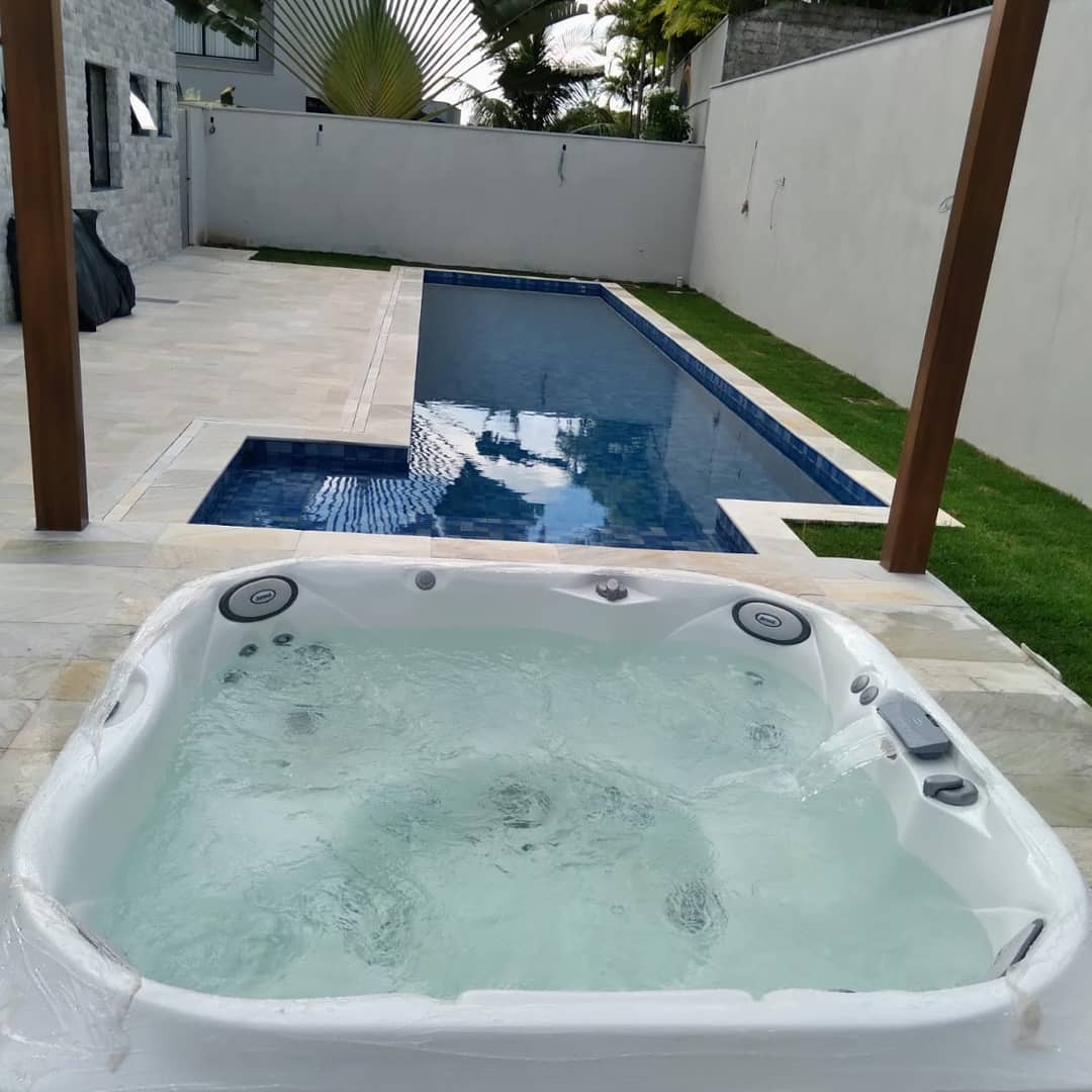 Jacuzzi externa: o que é, vantagens e fotos encantadoras