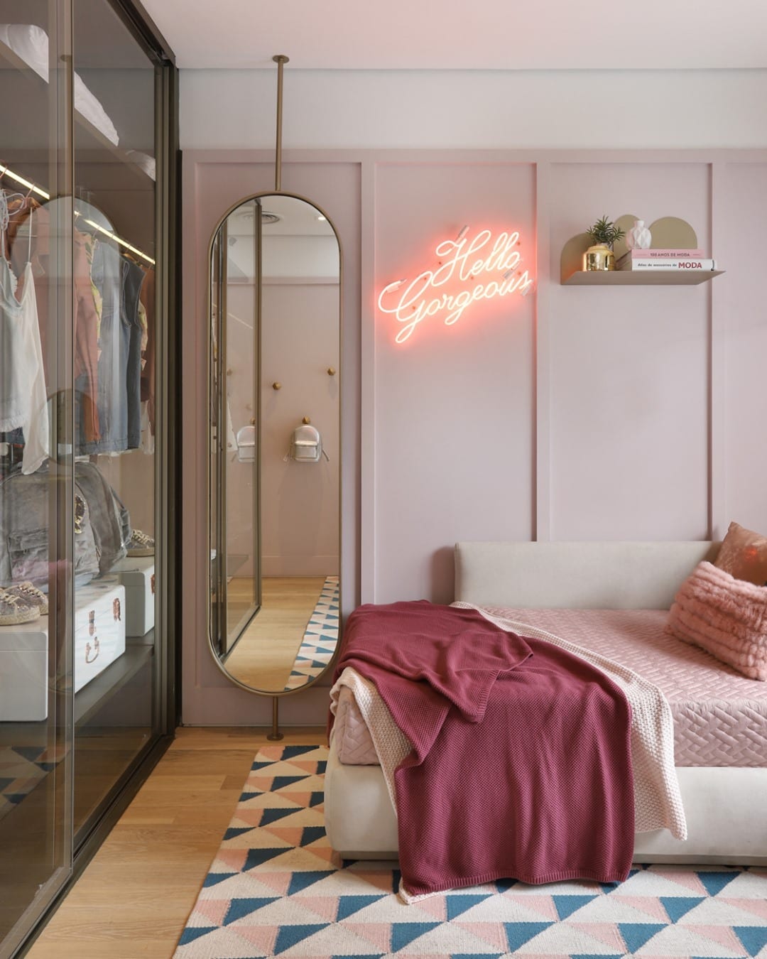 Quarto neon: 30 ideias e dicas para ter uma decoração de arrasar