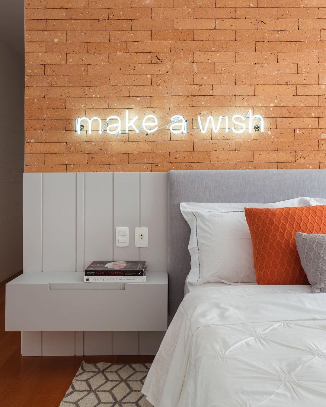 Quarto neon: 30 ideias e dicas para ter uma decoração de arrasar