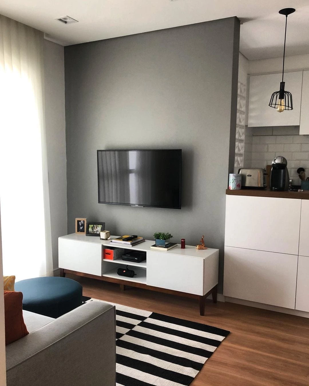 TV na parede: 20 ideias incríveis para sua casa e como colocar