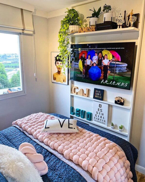 TV na parede: 20 ideias incríveis para sua casa e como colocar