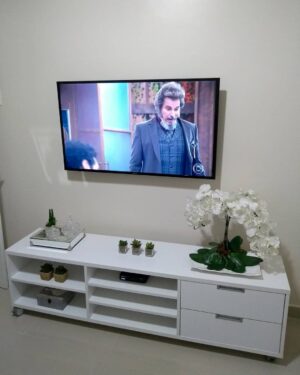 TV na parede: 20 ideias incríveis para sua casa e como colocar
