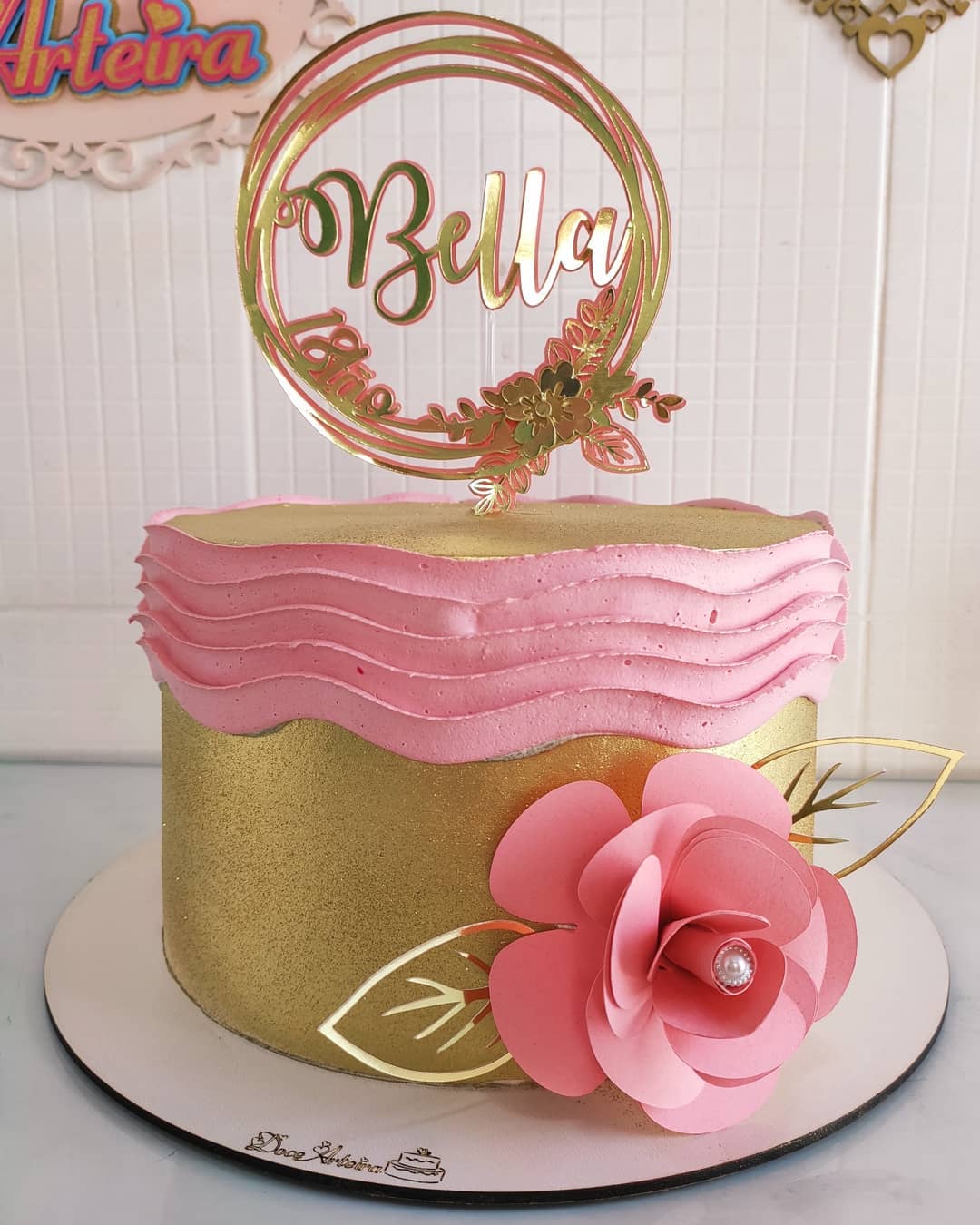 Bolo de 18 anos: modelos lindos e como fazer para celebrar a data