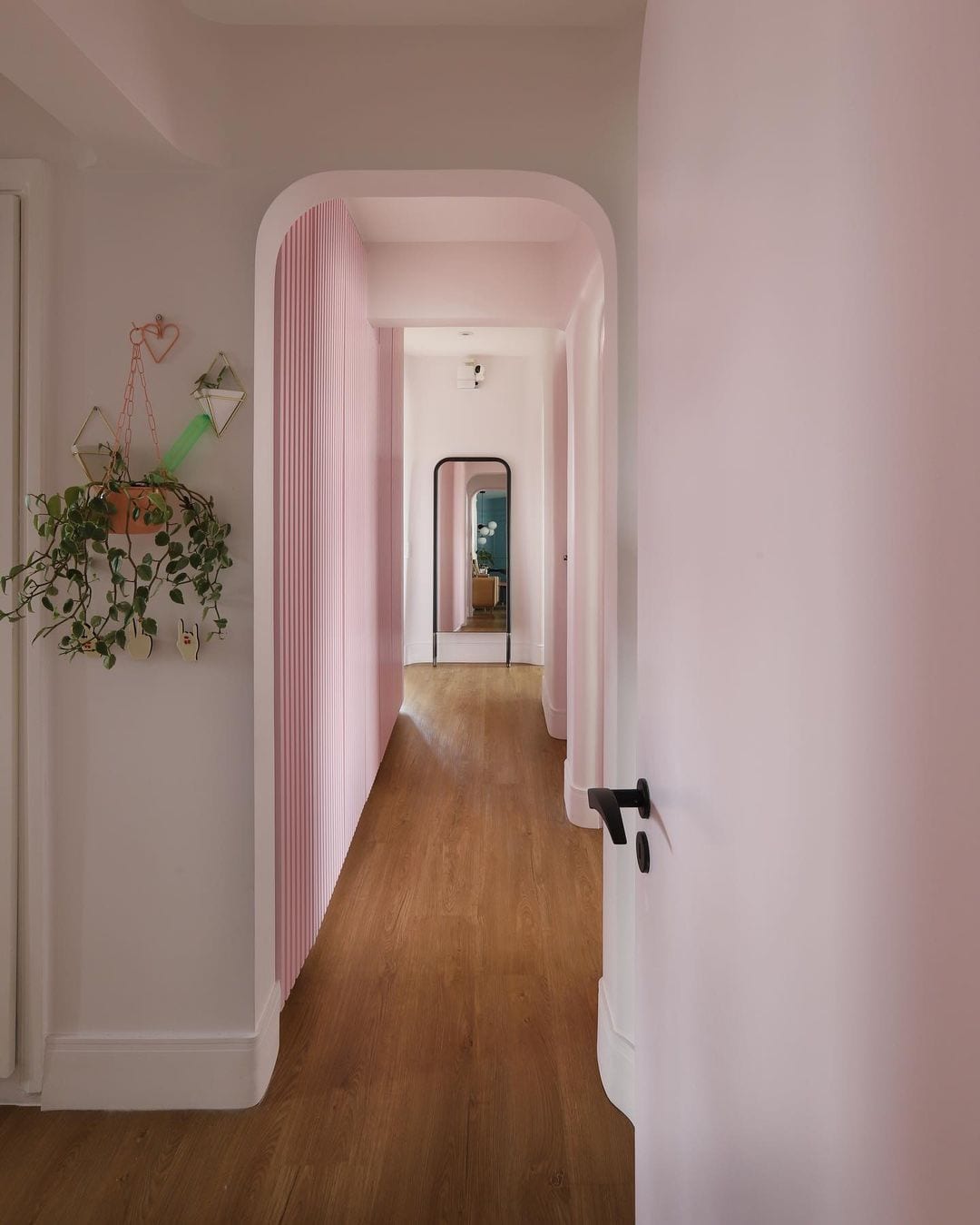 Parede rosa: 50 fotos que vão te motivar a apostar na cor