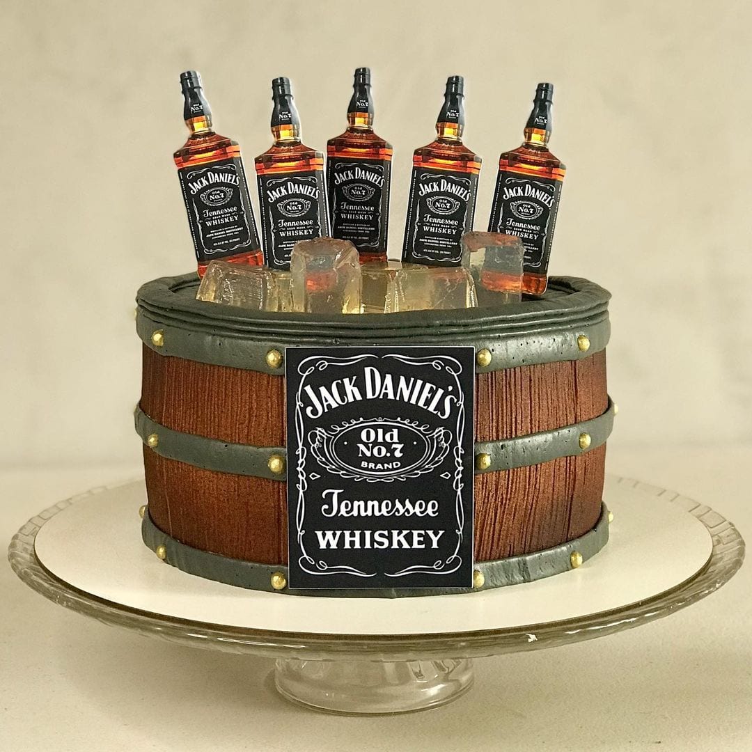Bolo Jack Daniel's: 70 opções e tutoriais de como fazer esse bolo incrível