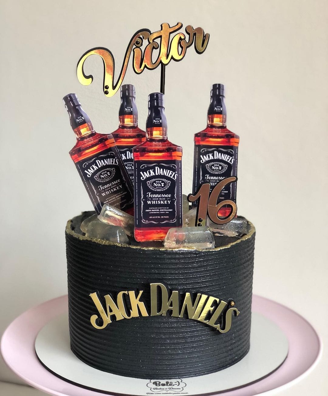 Bolo Jack Daniel's: 70 opções e tutoriais de como fazer esse bolo incrível
