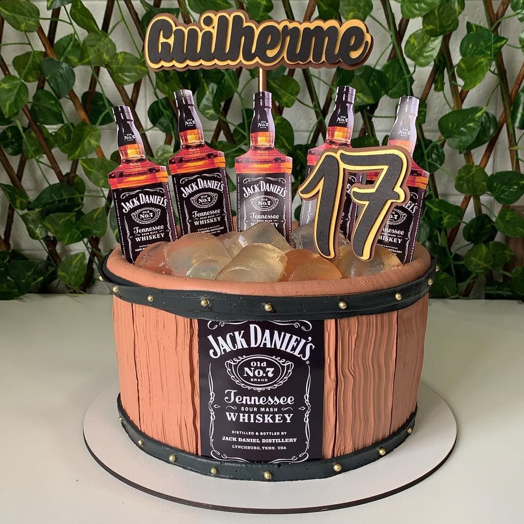 Bolo Jack Daniel's: 70 opções e tutoriais de como fazer esse bolo incrível