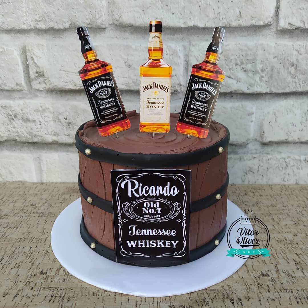 Bolo Jack Daniel's: 70 opções e tutoriais de como fazer esse bolo incrível