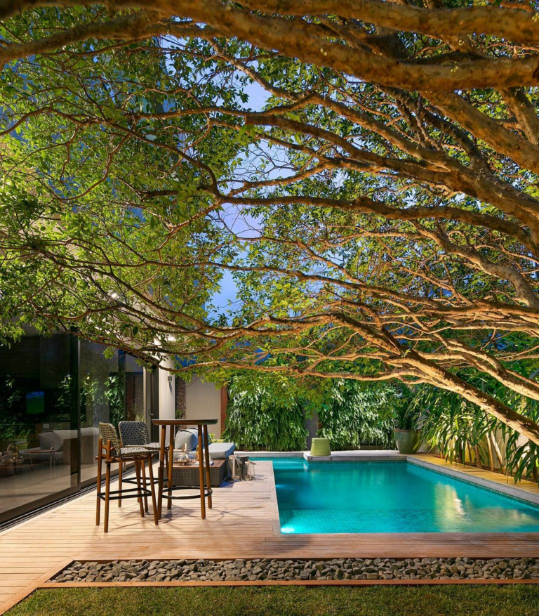 Piscina com prainha: 30 ideias incríveis para se apaixonar