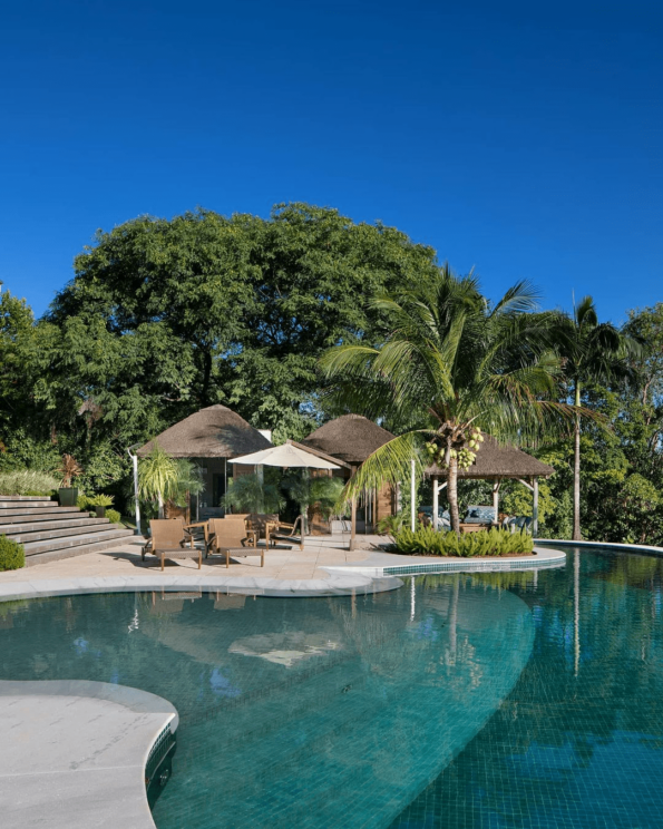 Piscina com prainha: 30 ideias incríveis para se apaixonar