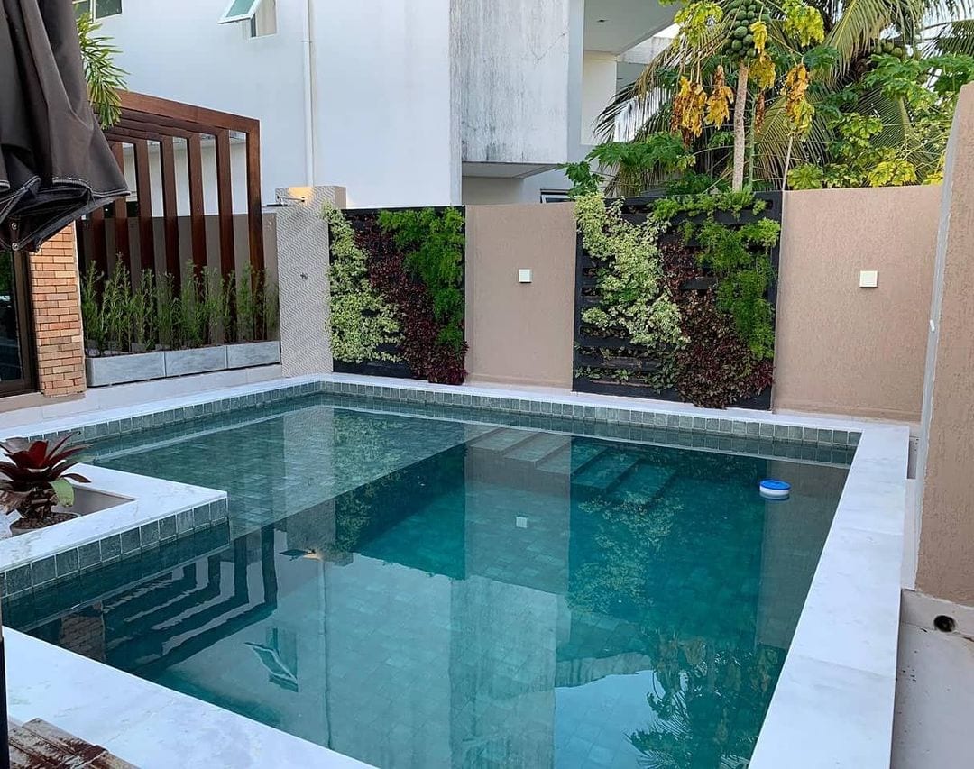 Piscina com prainha: 30 ideias incríveis para se apaixonar