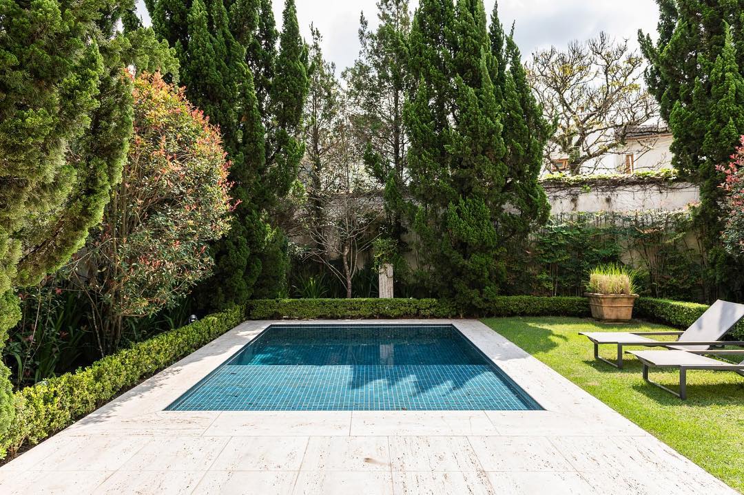 Piscina com prainha: 30 ideias incríveis para se apaixonar