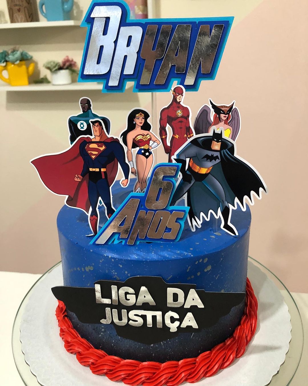 Bolo Liga da Justiça: 90 ideias para uma festa de super-herói