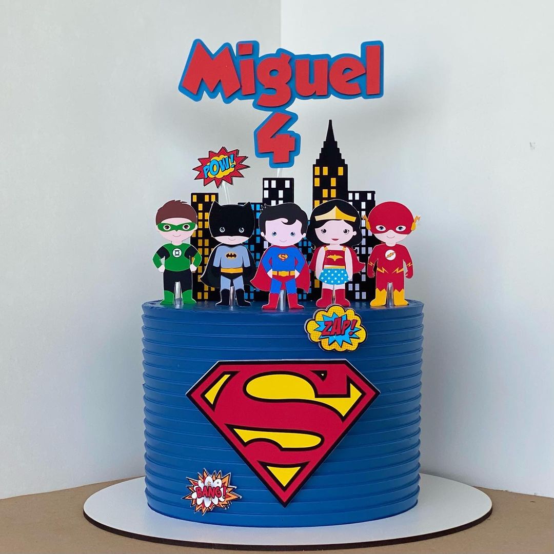 Bolo Liga da Justiça: 90 ideias para uma festa de super-herói