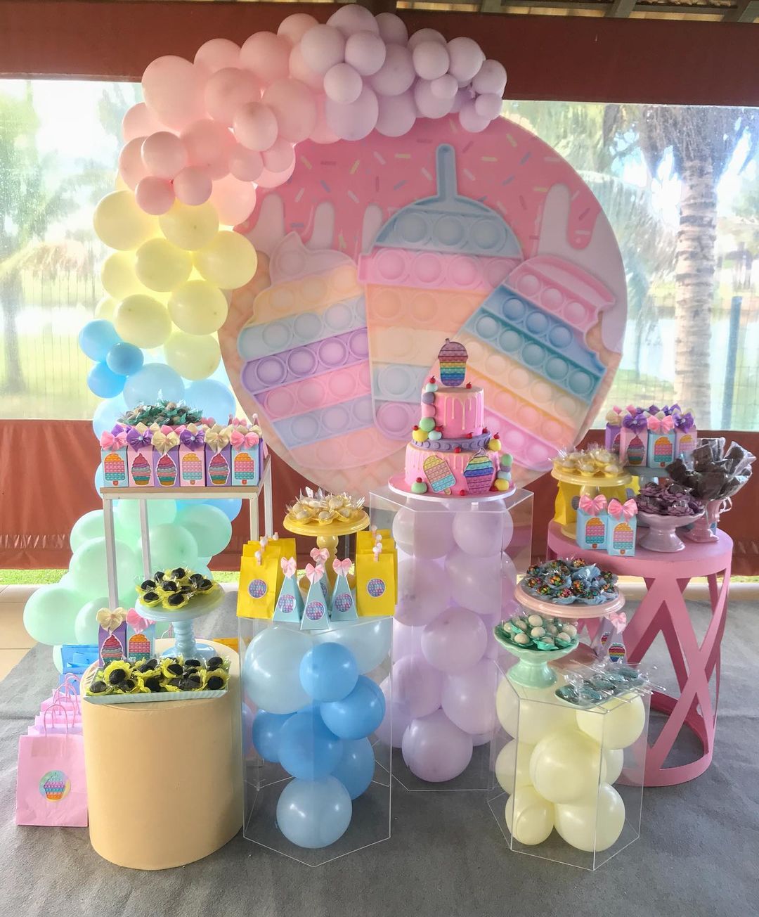 Festa Pop It: 30 ideias para uma festa supercolorida e jovial